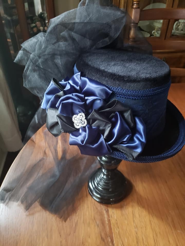 Top Hats - The Gilded Lily