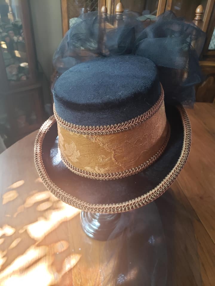 Top Hats - The Gilded Lily