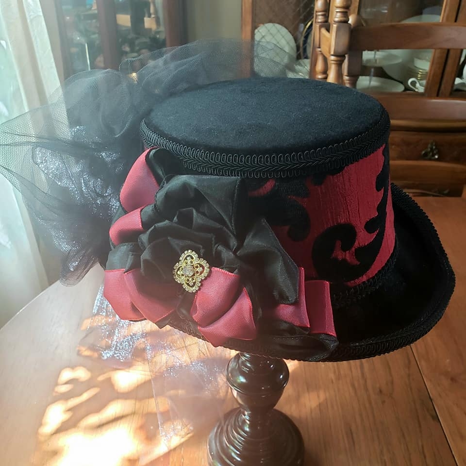 Top Hats - The Gilded Lily